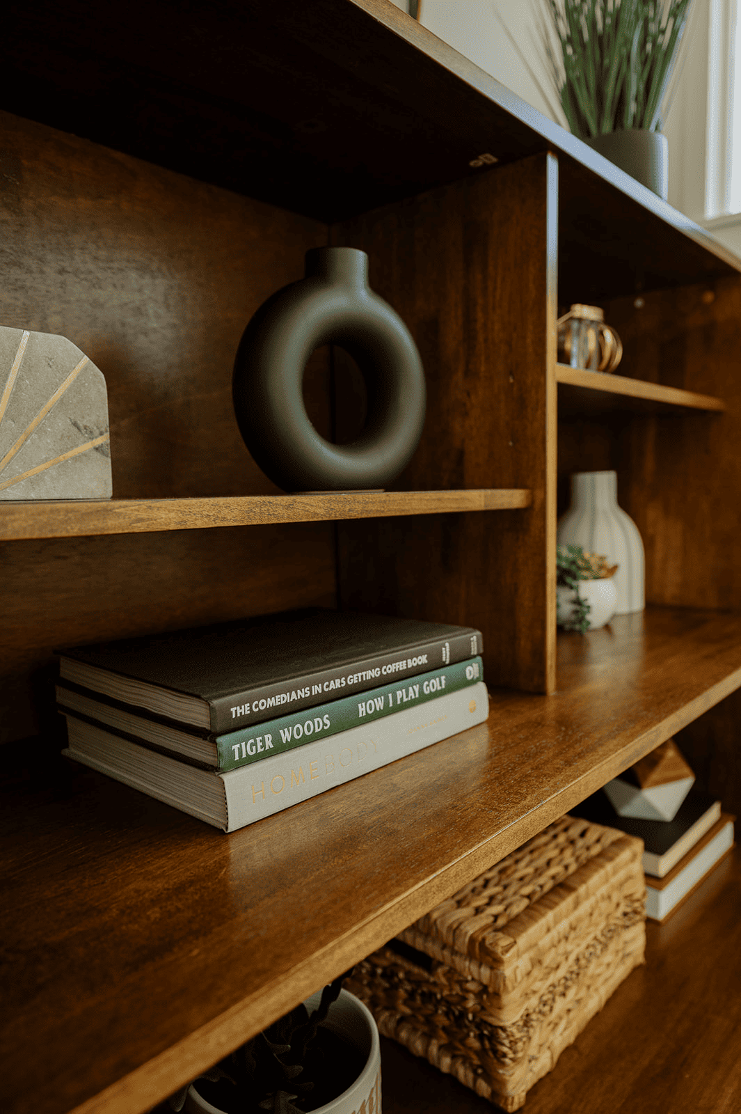 15 Insanely Cute Airbnb Room Decor Ideas - Landmark Hosts