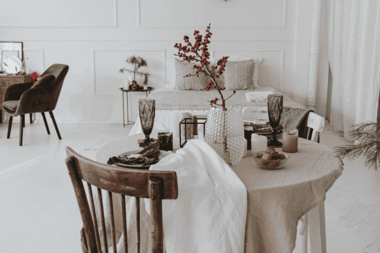 21 Inspiring Airbnb Decorating Ideas For Christmas - Landmark Hosts