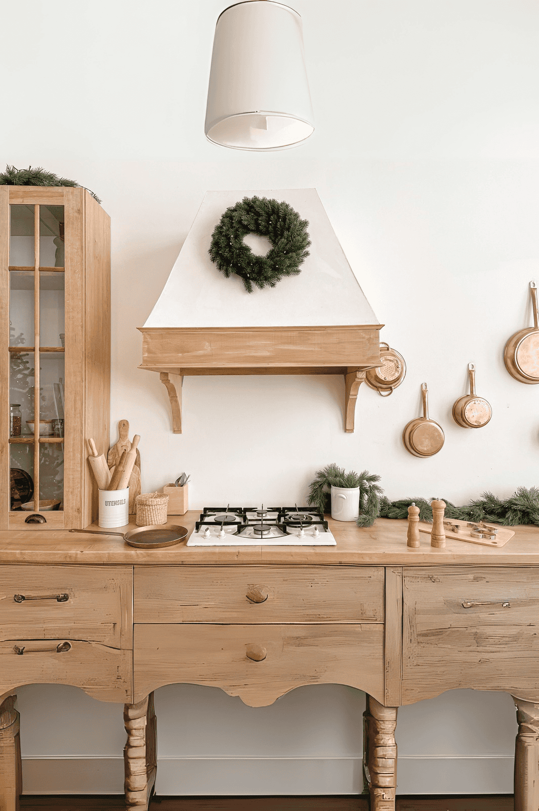 21 Inspiring Airbnb Decorating Ideas For Christmas - Landmark Hosts