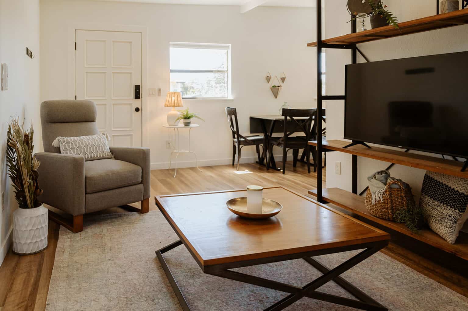 4 Insanely Impressive Small Airbnb Ideas - Landmark Hosts